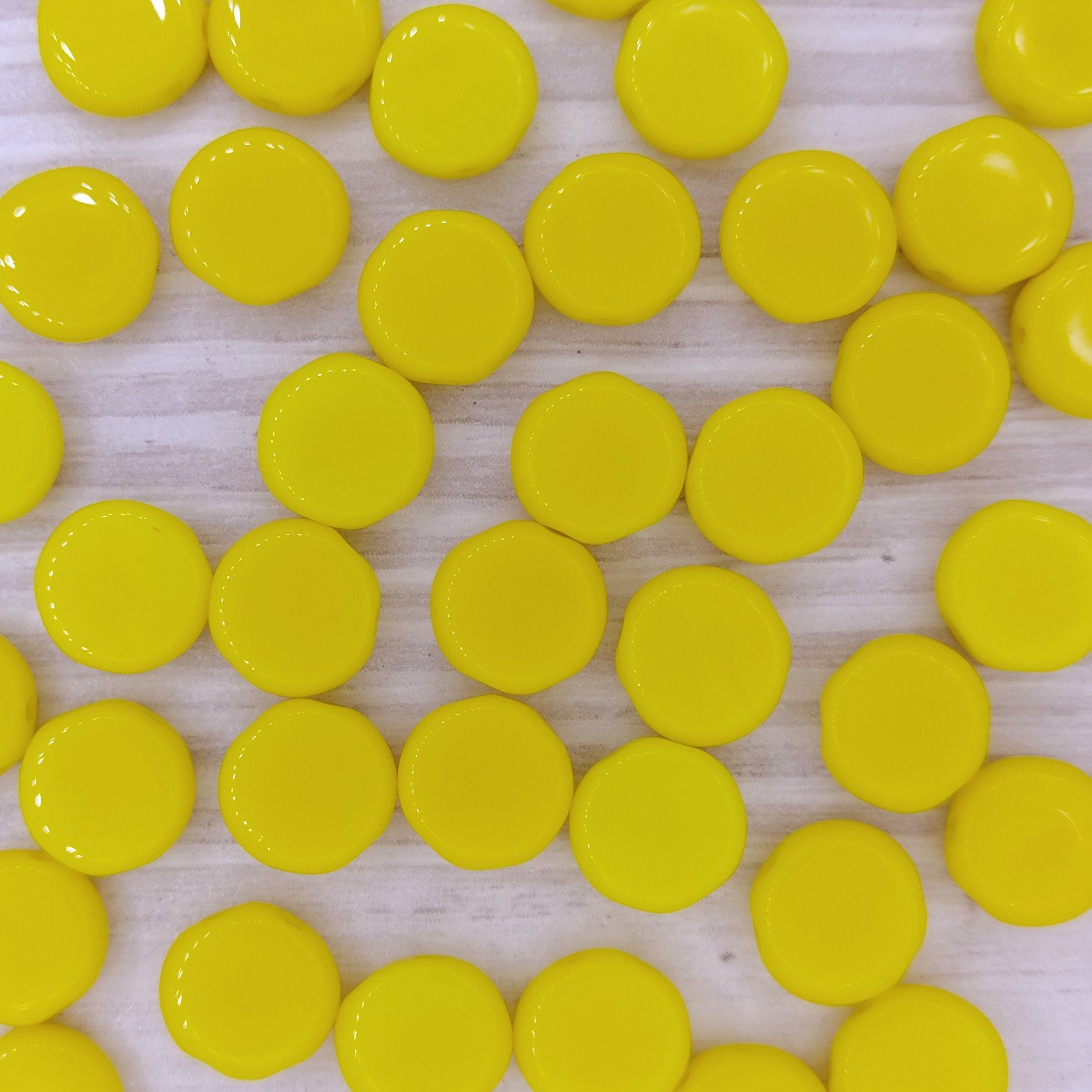 10 x 8mm disc beads with 2 holes in Yellow mix – Old Bicycle Shop